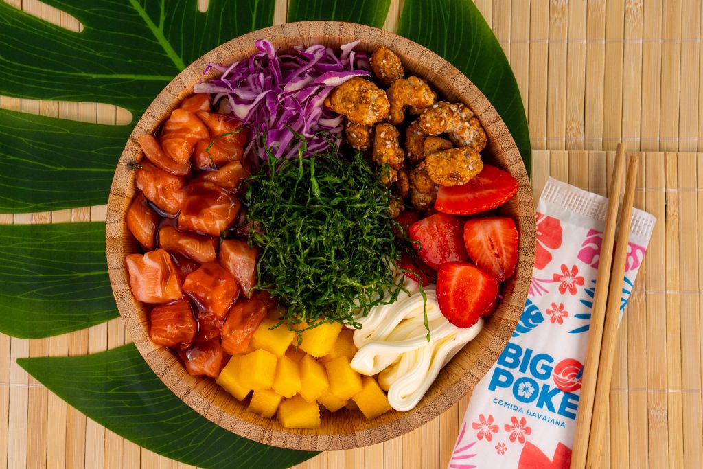 Poke havaiano: um prato refrescante que se tornou febre em Balneário ...
